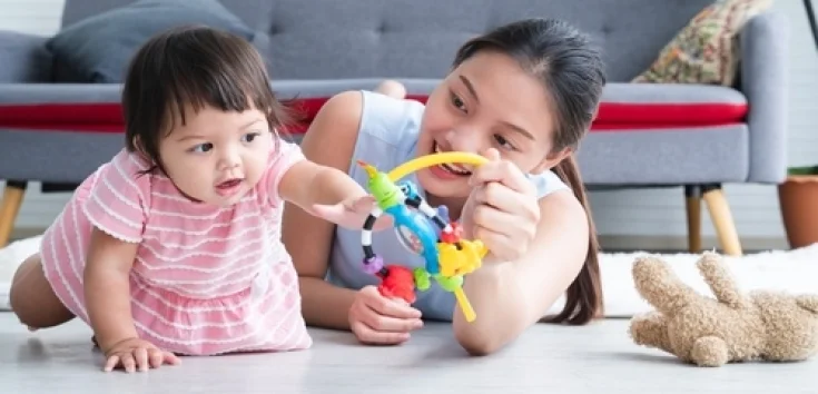 Perkembangan Bayi 7 Bulan dan Cara Stimulasinya yang Tepat