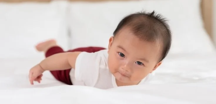 9 Perkembangan Bayi 6 Bulan, Si Kecil Bisa Apa Saja?