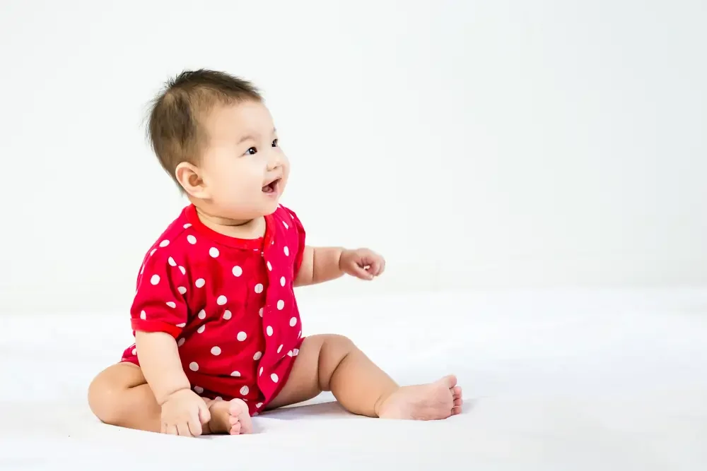Bayi 7 Bulan Belum Bisa Duduk? Ini yang Bisa Bunda Lakukan