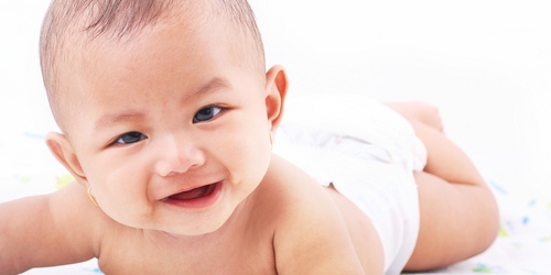 Perkembangan Bayi 3 Bulan, si Kecil Sudah Bisa Apa?