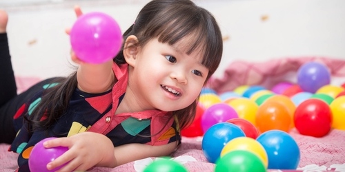 Ide Permainan Bola untuk Perkembangan Motorik Anak 2 Tahun
