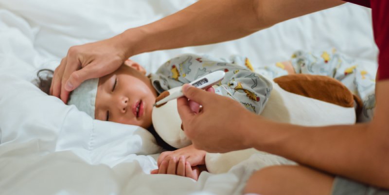 6 Cara Mudah Mengatasi Anak Demam Tinggi di Malam Hari