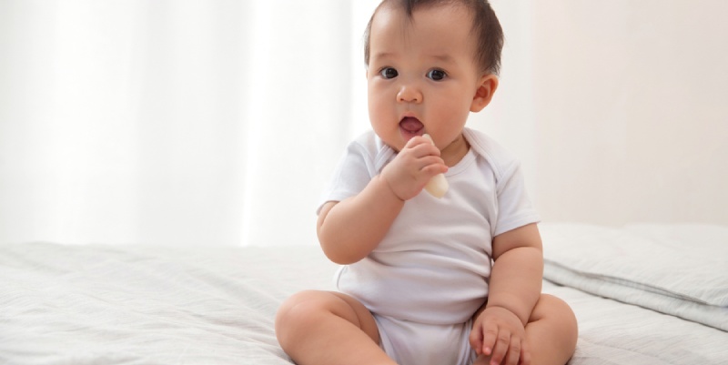 Apakah Normal Jika Bayi 7 Bulan Belum Bisa Duduk?