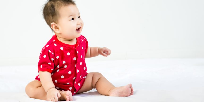 Umur Berapa Bayi Bisa Duduk dan Apa Stimulasinya?