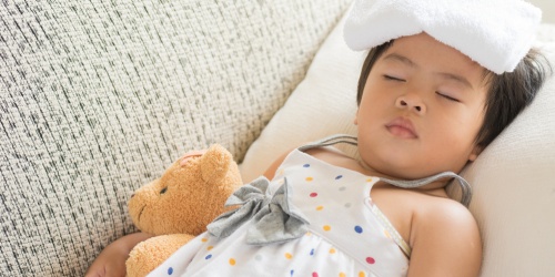 10 Hal yang Tidak Boleh Dilakukan saat Anak Demam