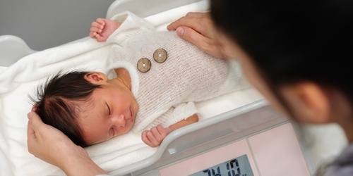 Penyebab Weight Faltering pada Bayi, Akibat, & Cara Mengatasi